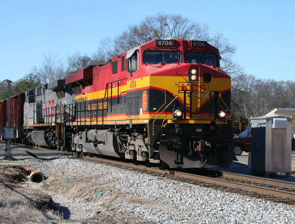 KCS 4704 crosses 19th Avenue